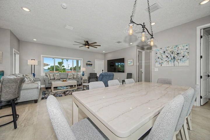 New Remodel/short Walk To Clearwater Beach/pool - Dunedin, FL