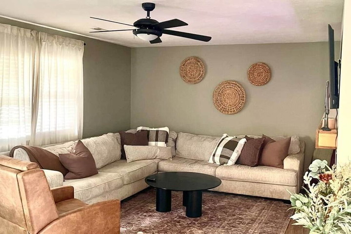 Cozy Getaway In The Heart Of Marion, Illinois! - Marion, IL