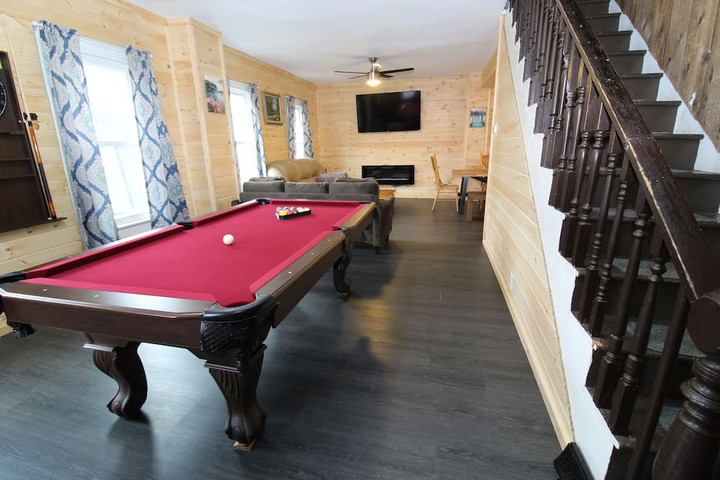 Catskill House Near Downtown /W Hot Tub, Sauna, Game Room, Pool, Near Ski Resort - Catskill, NY