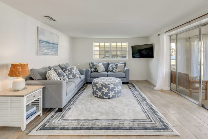 Private Beach Retreat On Siesta Key! Bright Villa - Siesta Key, FL