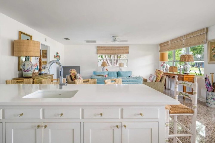 Elegant Cottage Less Than 2 Miles To Ocean - Vero Beach, FL
