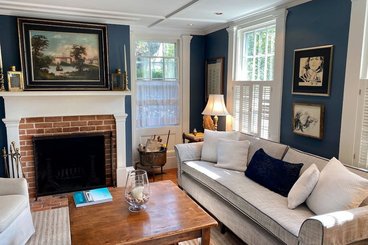1820 Whaling Captain's Home - A Walk To A Coffee Or Cocktail! - Greenport, NY