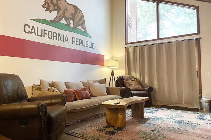 Pet Friendly Nordic Mountain Escape-3 Full Bedrooms Close To Everything! - Mammoth Lakes, CA