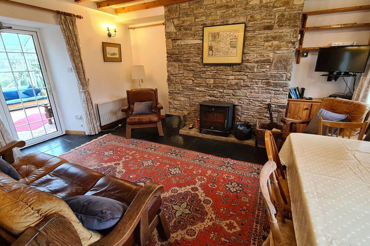 Retraite Au Bord De La Rivière Avec Charme Rustique Et Histoire De Romans Et D'exploration - Clonakilty