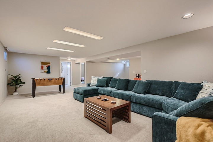 Group Getaway In Denver- 5 Bedrooms - Bright & Spacious - Lakewood, CO