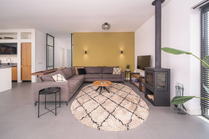 Luxe 8 Persoons Villa Aan Het Water Met Eigen Aanlegsteiger. Inclusief 2 Sup's, Barbecue En Houtkachel. Geniet Van De Ruime Tuin Op Het Zuidwesten En Van De Prachtige Bosrijke En Waterrijke Omgeving! - Lelystad