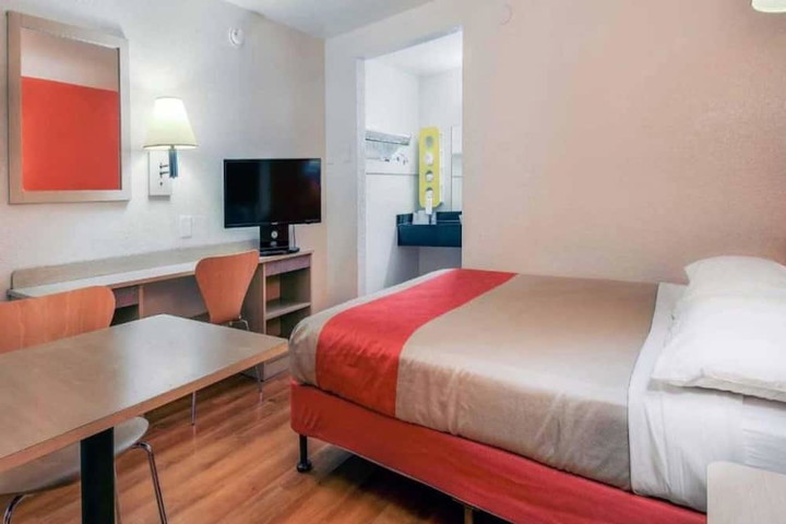 1 Queen Bed | Deluxe - Chino Hills, CA