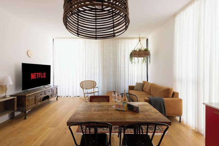 Stylish Beach Getaway  Steps From Carmel Market! - Tel Aviv-Yafo