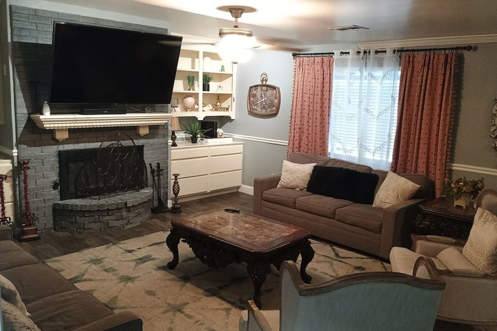 Fabulous 3-bedroom House With Hot Tub And Pool Table - Oklahoma City, OK