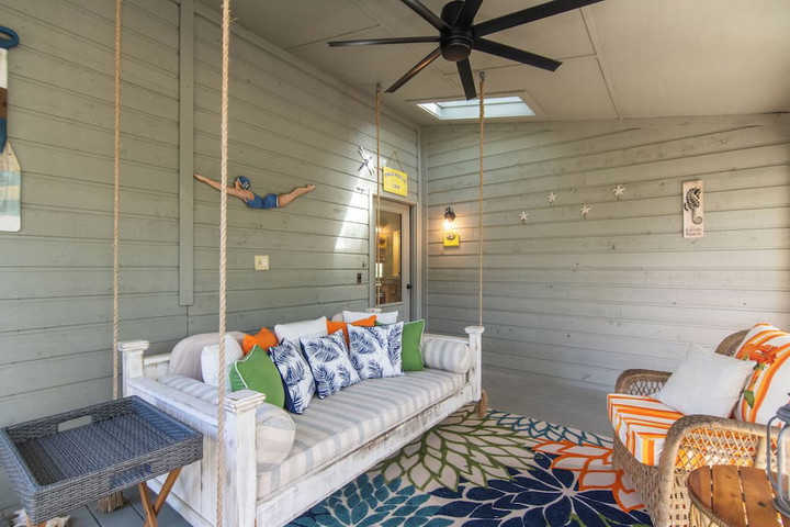 907 Shelter Cove-beautiful Dog Friendly Cottage On Lagoon; Gated Community; Screened Porch - South Carolina