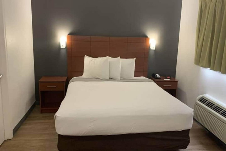 1 Queen Bed|ada/ri Shower/smk/kitchen - Hampton, VA