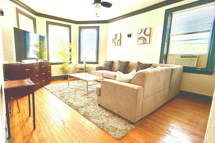 Midway Hideaway - Spacious Chicago Apartment Near Midway Airport - Beverly - Chicago