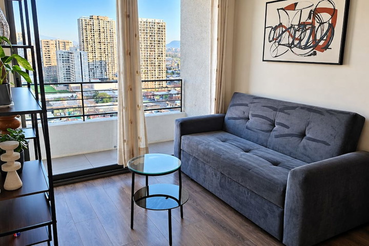Apartment Just Steps From Line 1, The Bus Terminal, And The Train Station - Santiago Arturo Merino Benítez Airport (SCL)