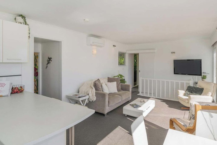 Amazing Water Views From The Harbour Masters Cottage! 2 Mins Walk To The Beach - Tairua