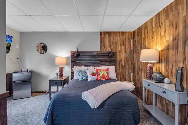 Timberline Lodge - Downtown Ellicottville - Room 200 - Ellicottville, NY