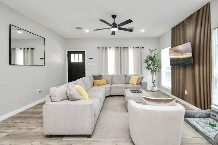Chill House, Private And Relaxing House With Hot Tub Spa And Games - Houston, TX