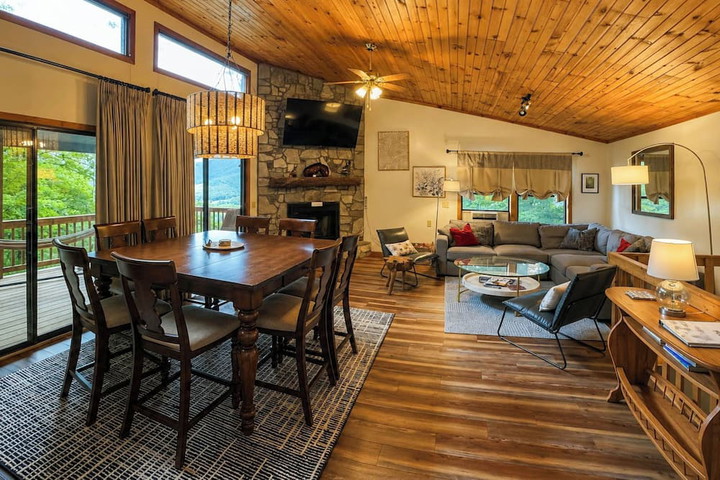 Mtn-view Deck! Maggie Valley Cabin, 8 Mi To Skiing - Sylva, NC