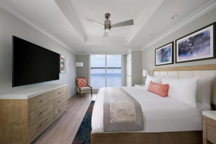 Serene Villa Stay Near Fisherman's Village | Infinity Pool, Gym, & Onsite Dining - North Port, FL