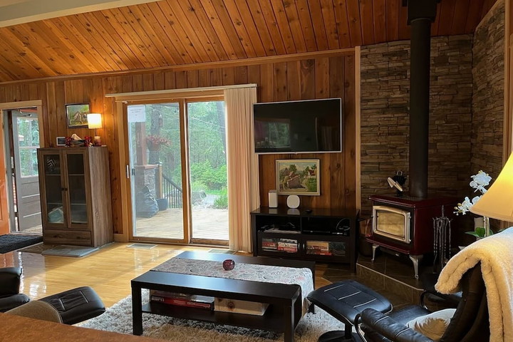 Cheerful 3 Bedroom Cabin With Indoor Fireplace - Fairmont Hot Springs, BC