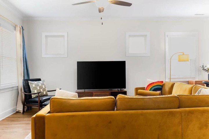 Family-friendly 4br W/ Fenced Yard & Parking - Durham