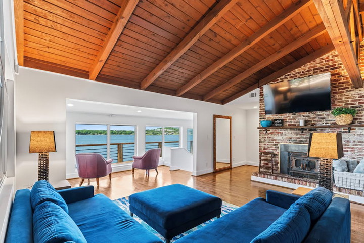 Luxury And Cozy Talladega Lakefront Retreat With The Best Sunset Views! - Talladega, AL