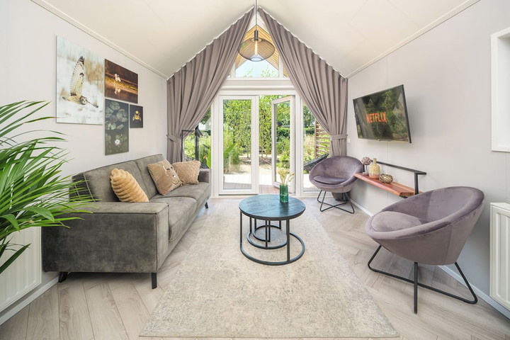 Romantic, Luxury Accommodation Fully Furnished With Fully Equipped Kitchen. - Arnhem