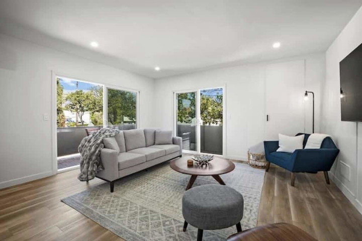 Spacious Apt W/ 2br - City Center - Pasadena, CA