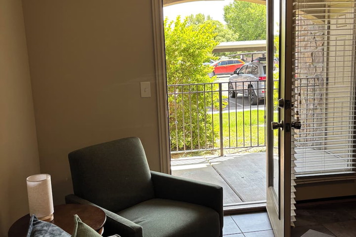 Enjoy The Suite Life! 3-bedroom 2 Bathroom Condo In Quaint Vernal With Cool Ac - Vernal, UT