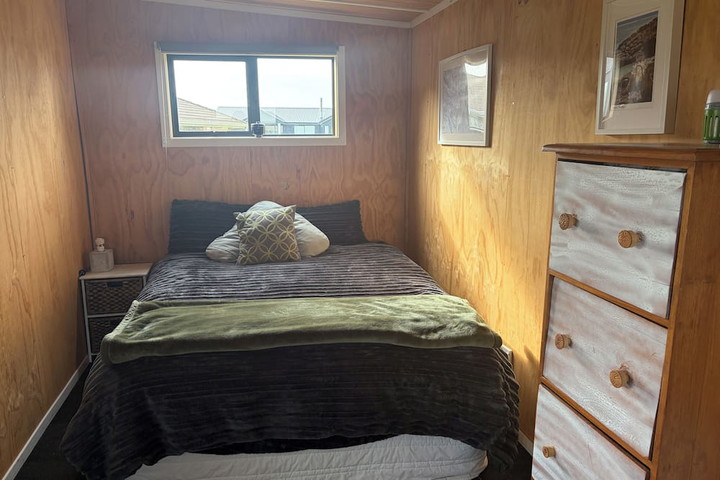 Fully Fenced Family Bach - 3 Pods - Dog Friendly - Waiotahe - Ōpōtiki