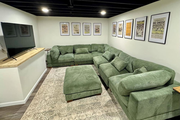 Steps To Titletown District- Spacious 4-bedroom  With Large Patio, Heated Garage - Wisconsin