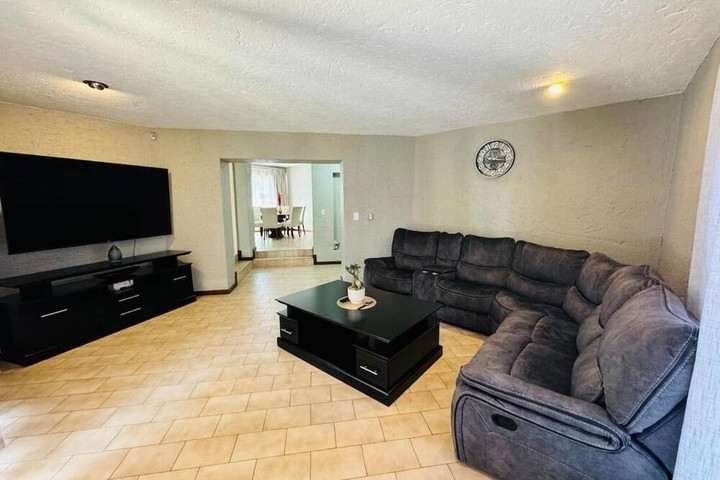Villa Picasso - 2 Bed Villa - Midrand