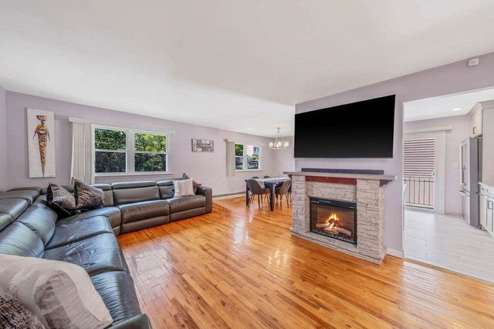 Spacious 3br Modern Family Retreat Near Oheka Castle And Huntington Village - Huntington, NY