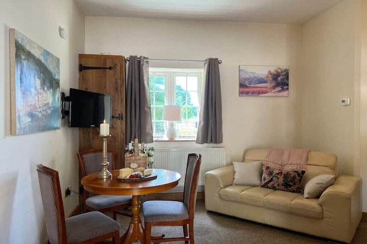 The Hay Loft, Orchardleigh Estate - Bradford-on-Avon