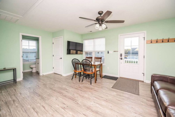Extended Stay Ocean View 1br | 1 Block To Beach | Free Tesla Ev Charger - Norfolk, VA