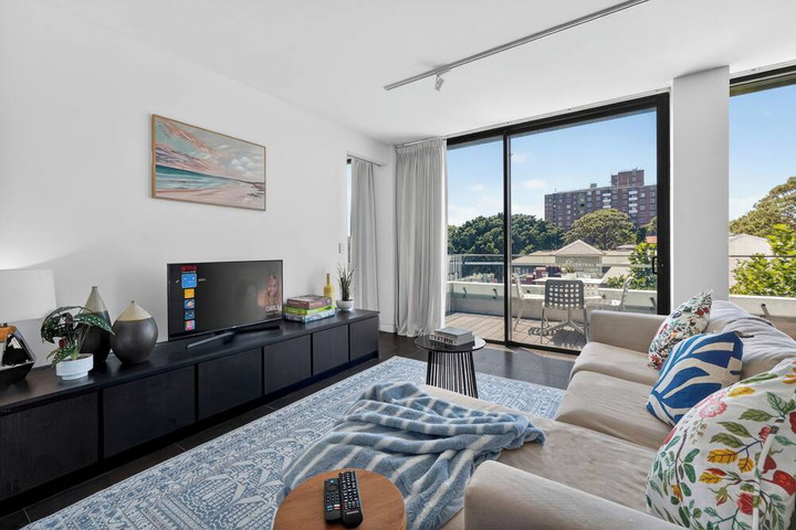 Luxury Apartment With Big East Facing Balcony 3 Min Walk To Central Station - North Sydney