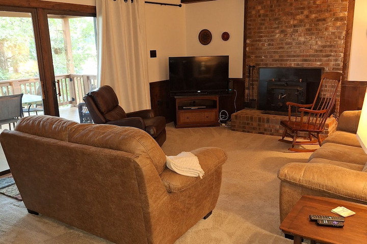 Waterfront Home For You And Your Furry Friends. - Lake Gaston