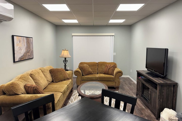 Beautiful Modern 2 Bedroom Apartment, Near Trails, With Big Parking Lot - Ely, MN