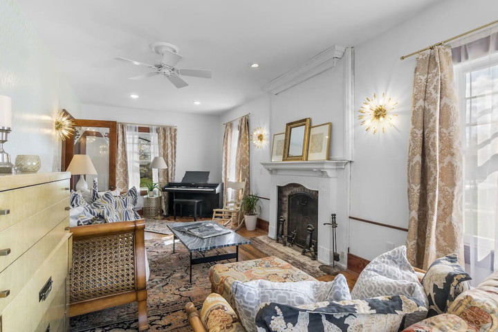 Brickyard-recently Remodeled Dutch Colonial Revival In Downtown Cape Girardeau - Cape Girardeau, MO