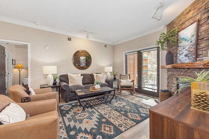 Baskins Creek 306  Blocks To Parkway | Balcony Pool Views & Hot Tub - Gatlinburg, TN