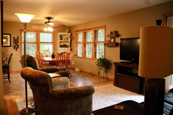 Happy In Holcombe - Cozy Get Away Near The Lake & Live Music - Cornell, WI