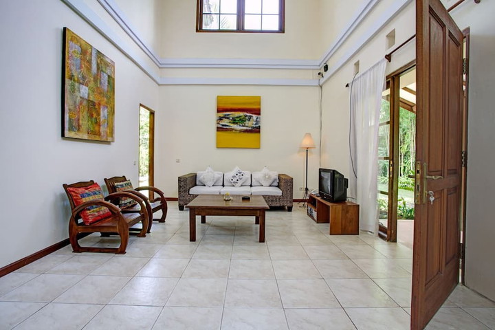 Dalle's House In Bali: Centrally Located Yet Quiet, Bright, With Tropical Garden - Denpasar