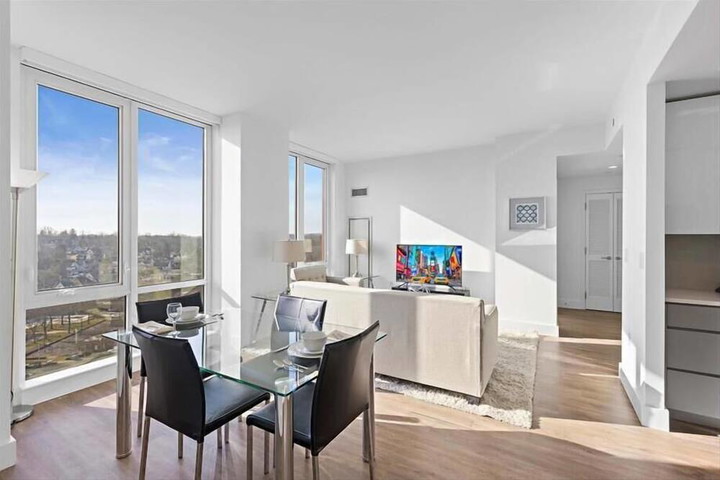 Upscale Downtown 2br | Lux Amenities | Laundry - White Plains, NY