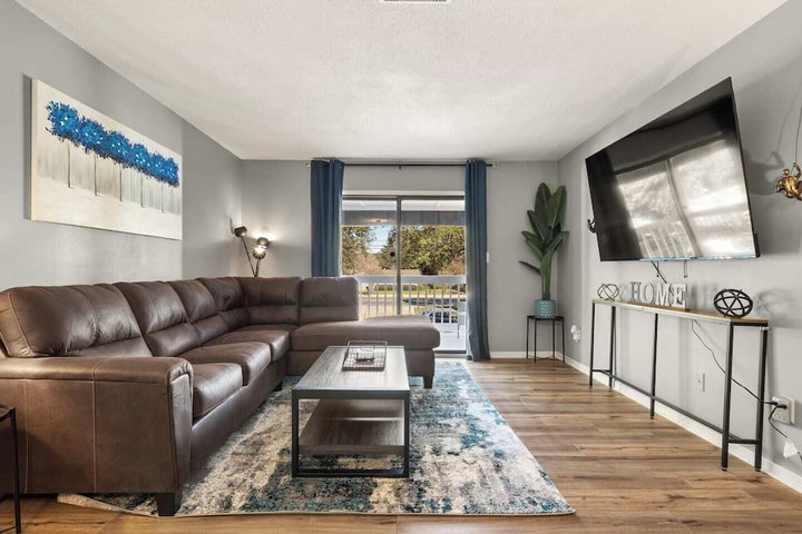 2 Bed/ 2 Bath Condo * Balcony * King Bed - Milton, FL
