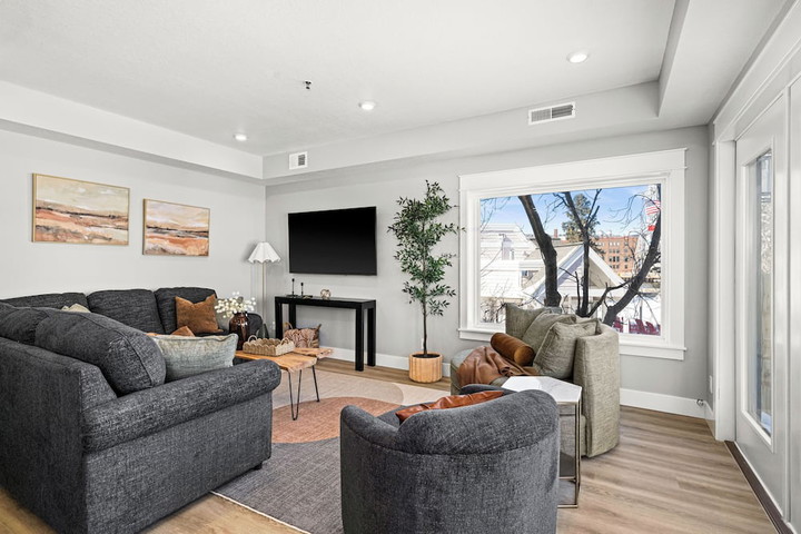 Luxury Condo W/ Beach Access | Dragestil 713-2 - Duluth, MN