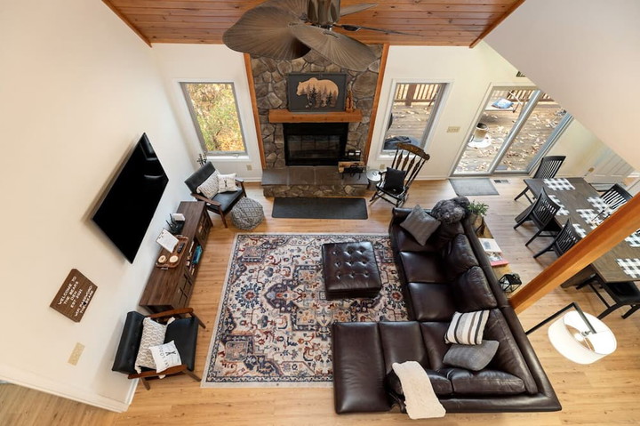 The Bear's Den At Wintergreen- 6 Bedroom - Wintergreen Resort, VA