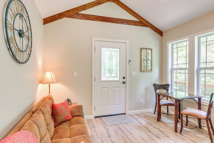 On-site Trout Stream & Fire Pit! Murphy Tiny Home - Murphy, NC