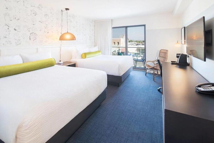 2 Queen Beds | City Skyline Views | Steps To Iconic Venice Boardwalk - Venice Beach, CA