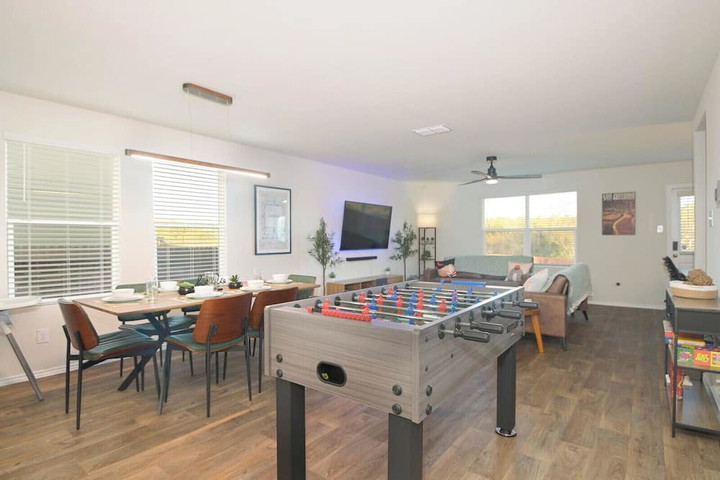 Sparkling New 4 Bedroom Family Retreat Near Sea World, Lackland Afb, & Six Flags - San Antonio, TX