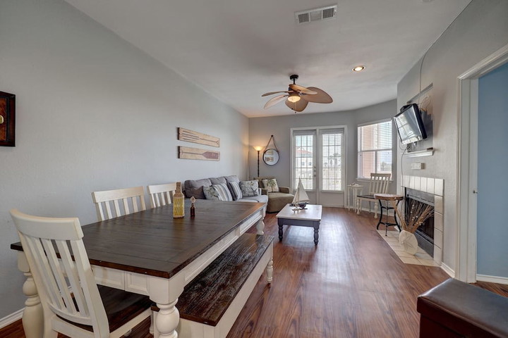 Large Updated Beautiful 2br, 2 Bath Condo! Walk To Beach, Pool & More! - Texas