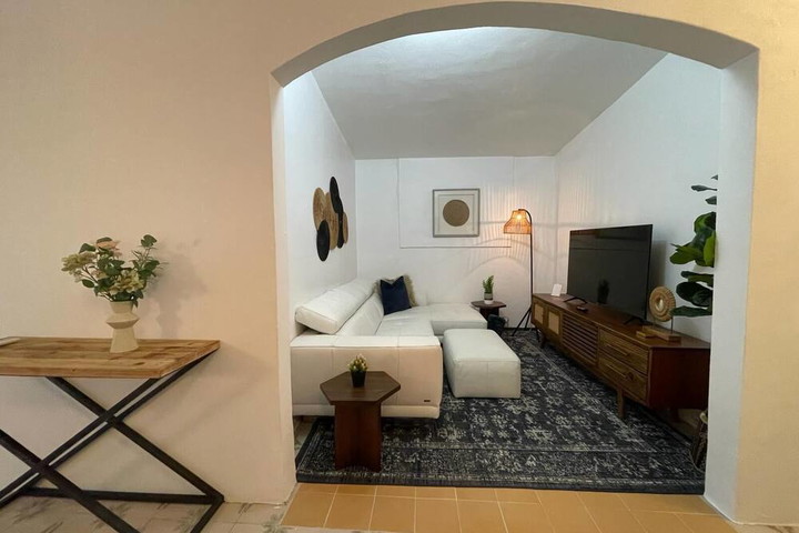 La Casita De Jacky: 3-br House In Charming Bayamón With Wifi, Ac & Laundry - Levittown